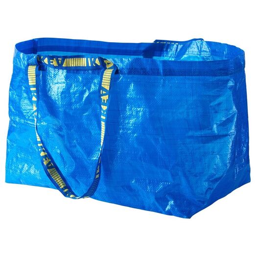 Balenciaga inspira-se nos sacos Ikea - Tendências - FLASH!