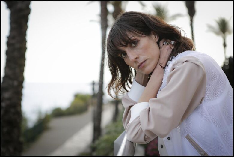 Protagonista da novela 'Rainha das Flores' Isabel Abreu obrigada a ...