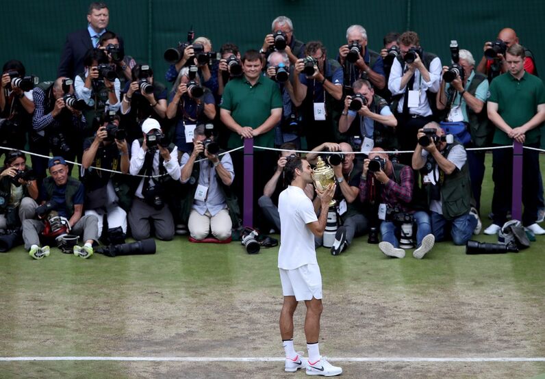 Kate dá nas vistas durante vitória de Roger Federer na final de ténis ...