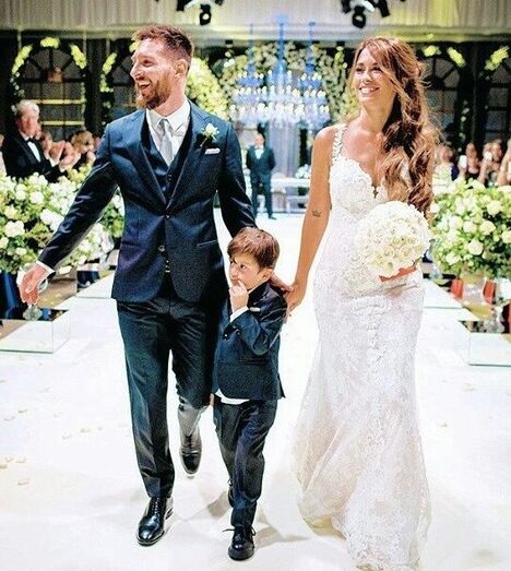 Imagens inéditas! Mulher de Messi chorou no casamento. Ela mostra tudo ...