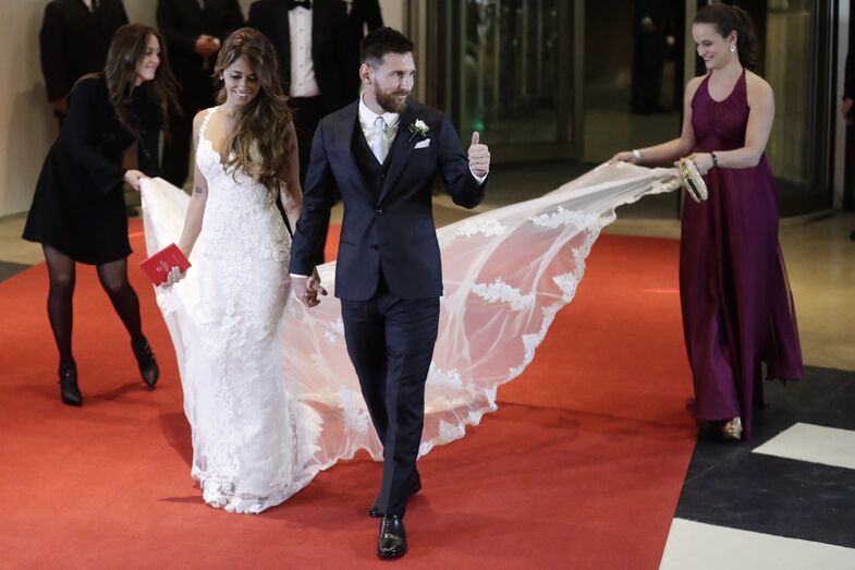 Vídeo do estranho beijo de Messi na noiva torna-se viral - Mundo - FLASH!