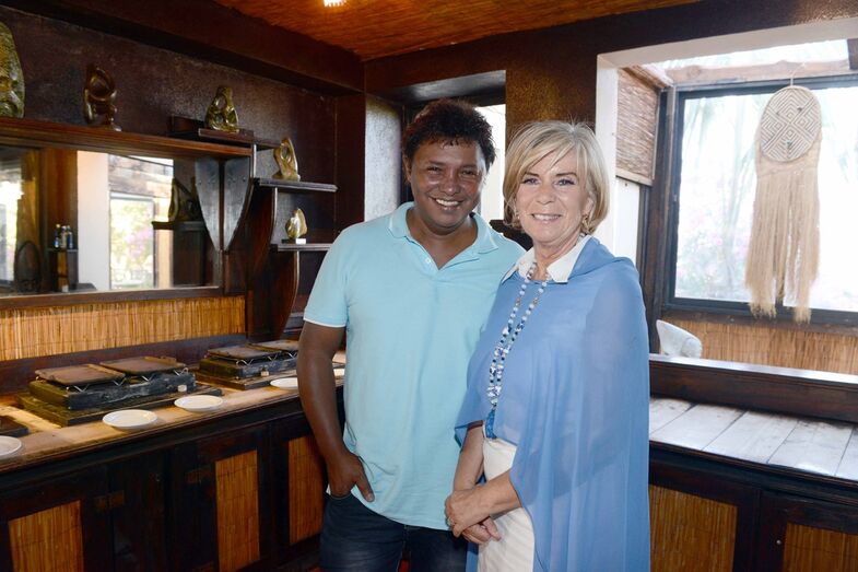 Cronista social Abel Dias celebra 69.º aniversário entre muitos amigos ...