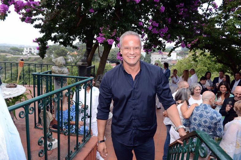 Cronista social Abel Dias celebra 69.º aniversário entre muitos amigos ...