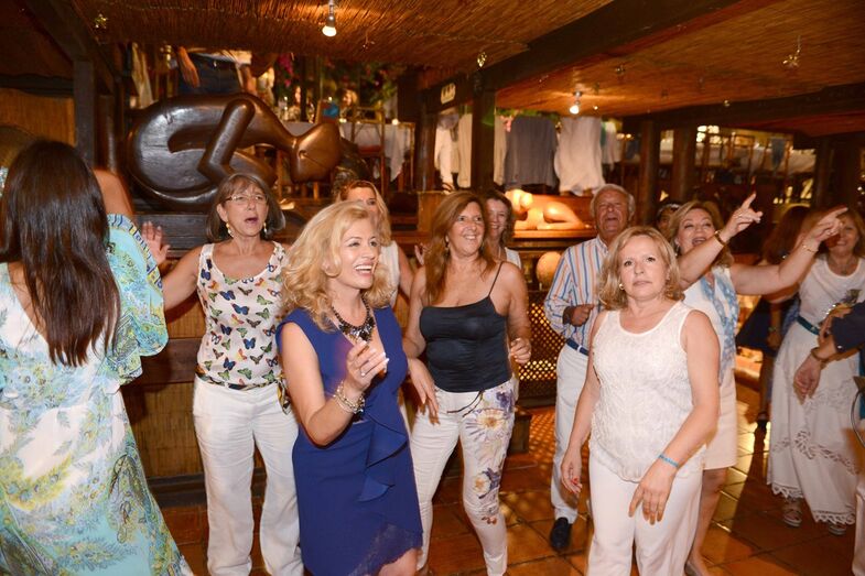 Cronista social Abel Dias celebra 69.º aniversário entre muitos amigos ...