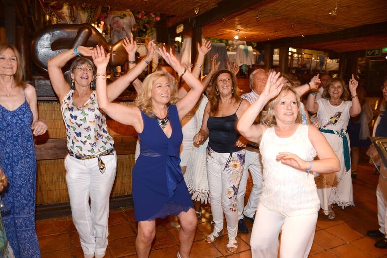 Cronista social Abel Dias celebra 69.º aniversário entre muitos amigos ...