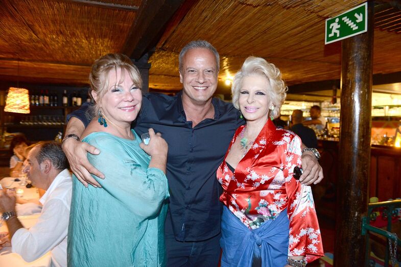 Cronista social Abel Dias celebra 69.º aniversário entre muitos amigos ...