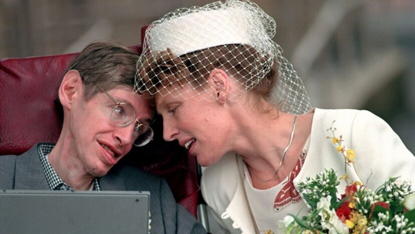 Segunda mulher de Stephen Hawking contra-ataca: Foi "escrava por 20 ...