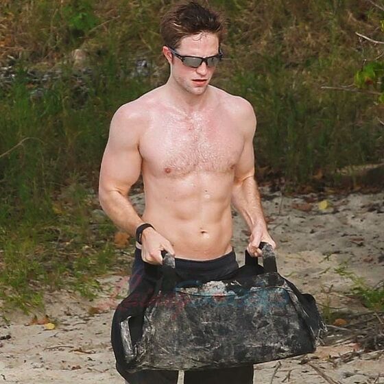 Robert Pattinson Solteiro Continua A Deslumbrar Fãs Flashes Flash