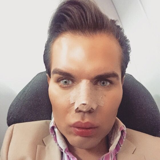 Quase 60 cirurgias plásticas! Veja a transformação do Ken Humano ao ...