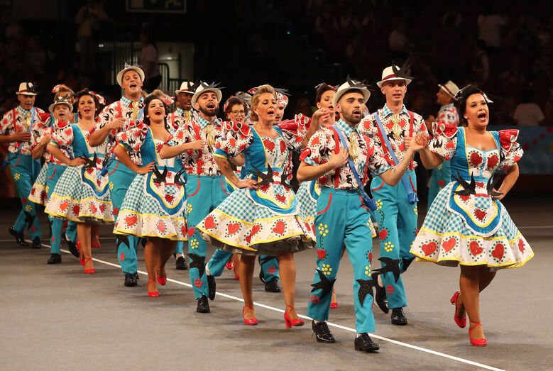 A minha Marcha é linda! Começaram os desfiles dos bairros populares ...
