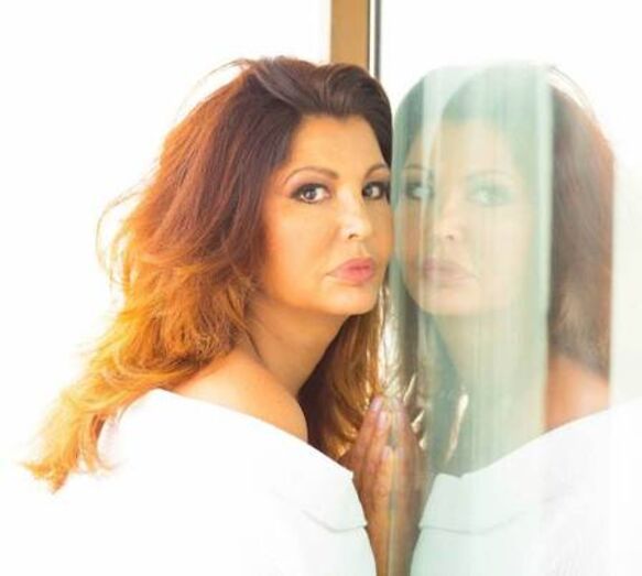 Lembra-se de Roberta Close, a transexual mais famosa do Brasil? Veja ...