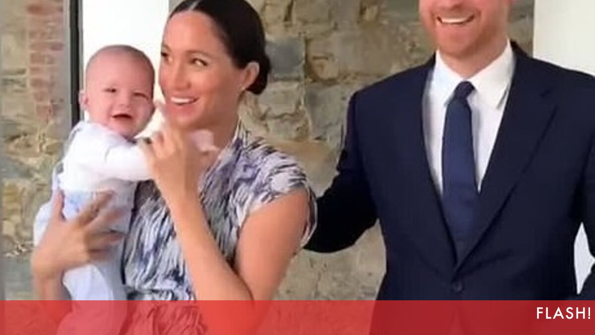Tão lindo! Veja como o bebé Archie é sorridente - FlashTv - FLASH!