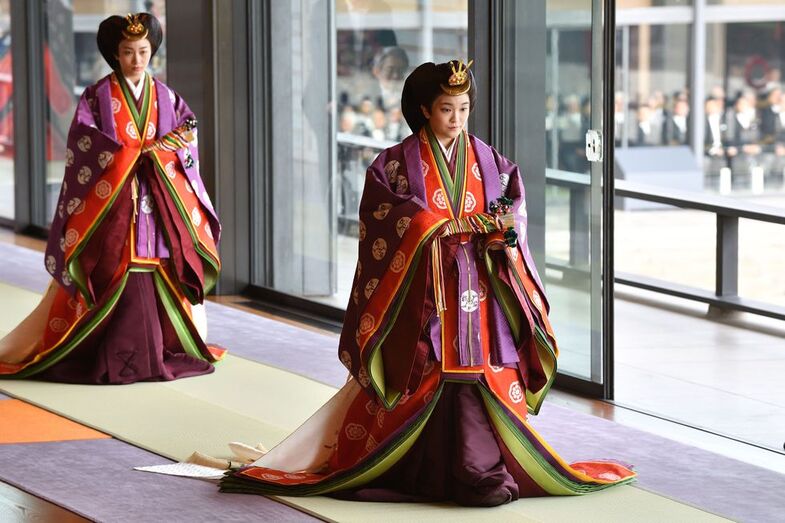 Família Real do Japão à beira da extinção! Imperadores Hiruhito e ...