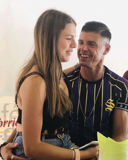 Incrível! Filha de Elma Aveiro é fotocópia do pai - Nacional - FLASH!