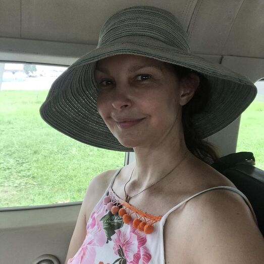 O que aconteceu com a cara dela?! Atriz Ashley Judd fala sobre o uso de ...