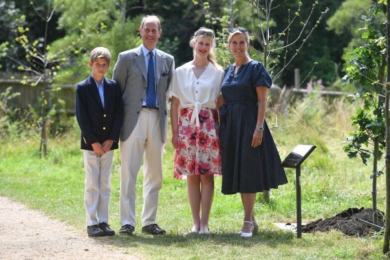 A doença escondida de Lady Louise Windsor, a neta preferida de Isabel ...