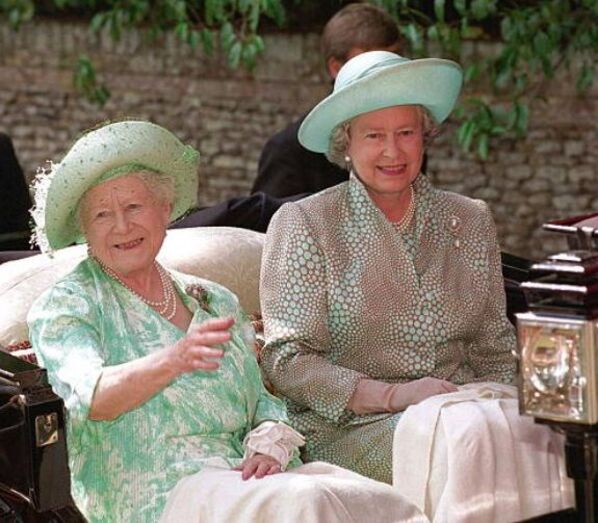 A verdade sobre a relação de Isabel II com a mãe, a mulher amava gin ...