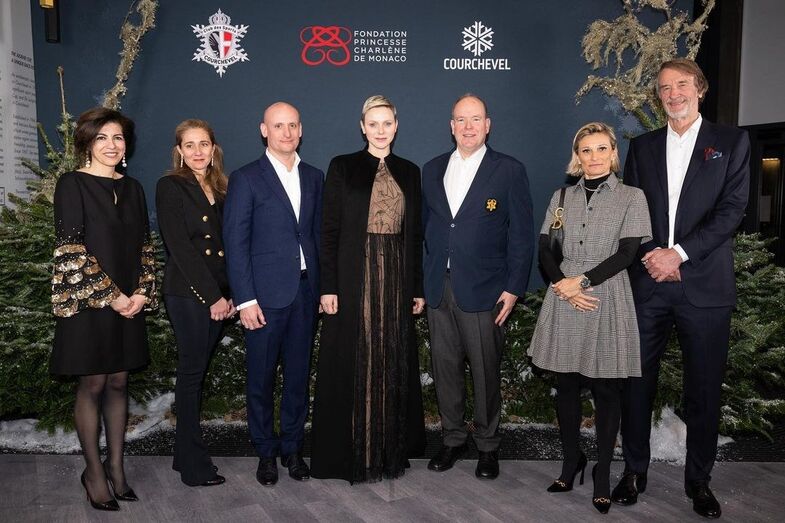 Princesa Charlene usa vestido de 7 mil euros em gala de beneficência ...