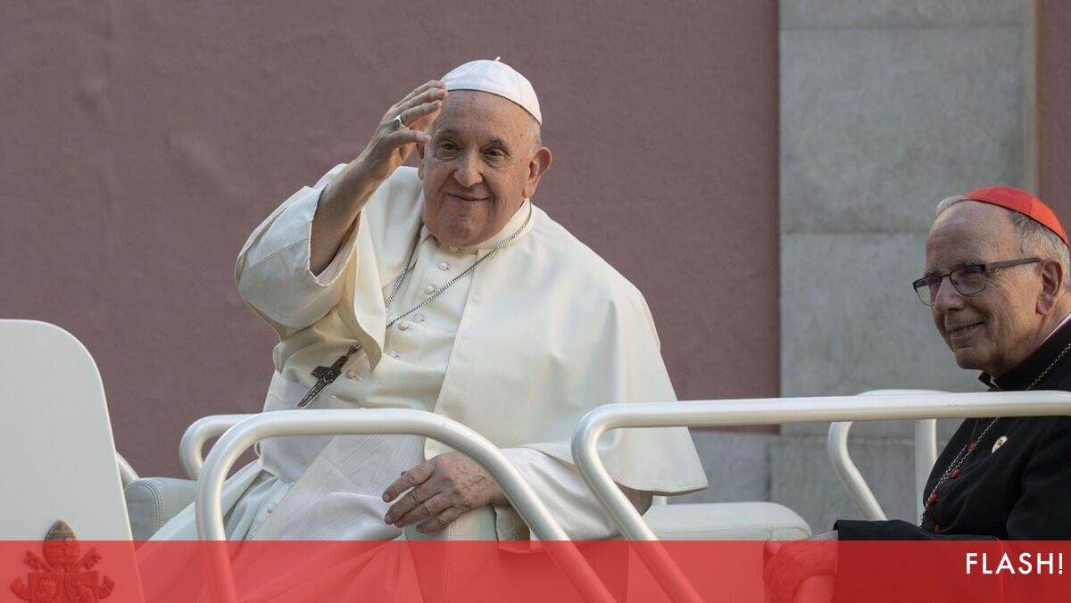 Papa Francisco confessa três peregrinos no Parque do Perdão - FlashTv ...