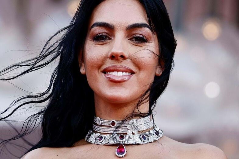 Georgina Rodríguez surpreende com icónico vestido vermelho 'Pretty ...