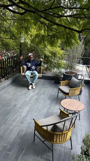 Ai, tão próximos que estão! Ruben Rua leva nova amiga especial a ...