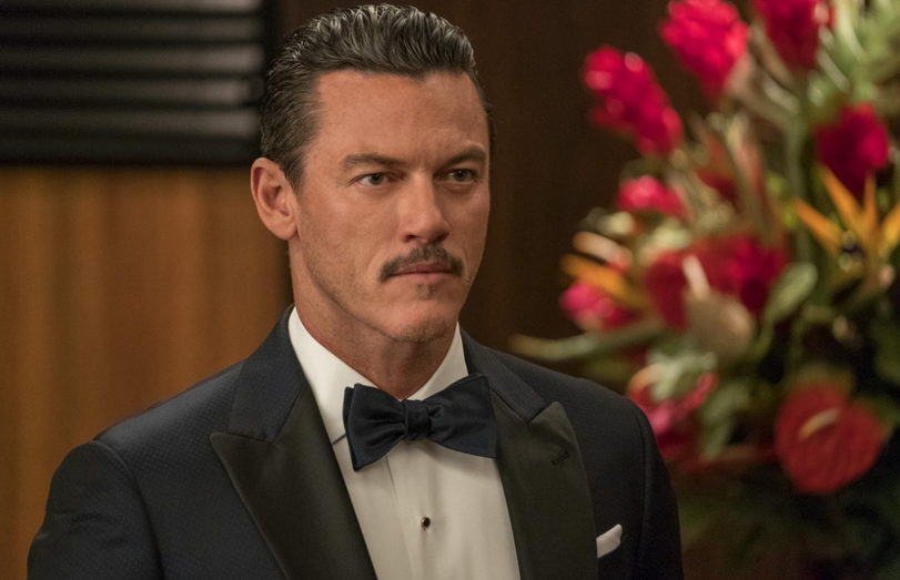 Luke Evans está a passar férias em Portugal! O ator internacional ...