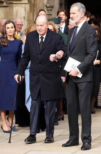 "Mas foi o avô que me ofereceu…!" Felipe VI e Letizia obrigam Leonor a ...