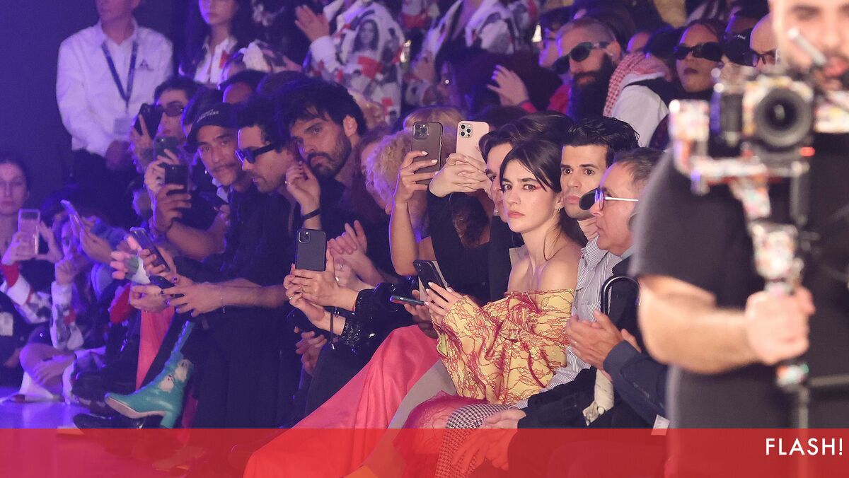 As imagens de Bárbara Branco e Vítor Silva Costa separados na plateia da ModaLisboa - Flashes ...