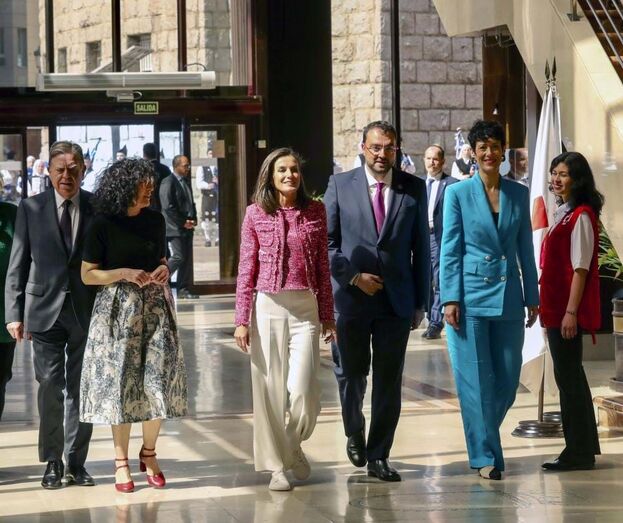 Rainha Letizia não esconde sofrimento após fraturar o dedo do pé ...