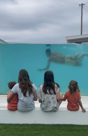 O que é isto? Ukra Monteiro e a mulher despem-se para mostrar "o ...