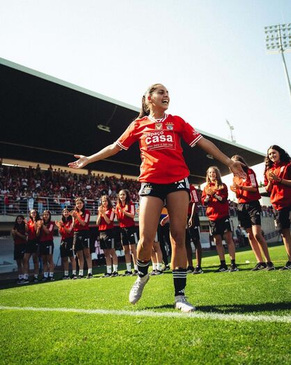 Quem é Kika Nazareth, a irreverente craque da bola que deixa o Benfica ...