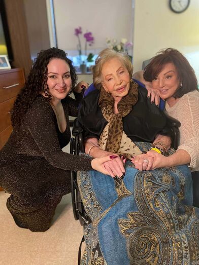 Filho parte a loiça! Roger Basile mostra-se ao lado da mãe, Betty ...