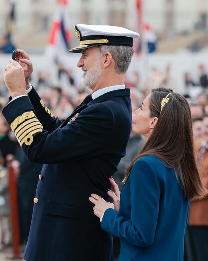 Princesa Leonor está a bordo do navio-escola e Letizia já pediu a ...