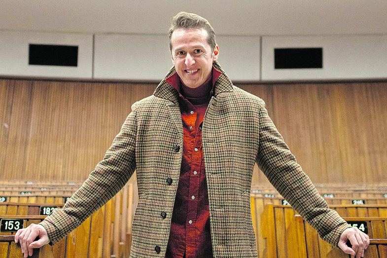 "O senhor não me manda calar!" Saiba quem é Miguel Prata Roque que ...