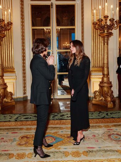 David e Victoria Beckham surgem em público e comportamento do casal ...