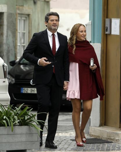 Entre rezas e campanhas: a vida íntima de André Ventura e da mulher ...