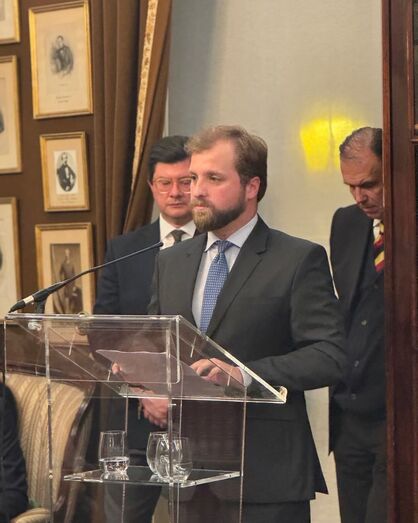 Perante surpreendente ausência de D. Duarte Pio, D. Isabel Herédia e os ...