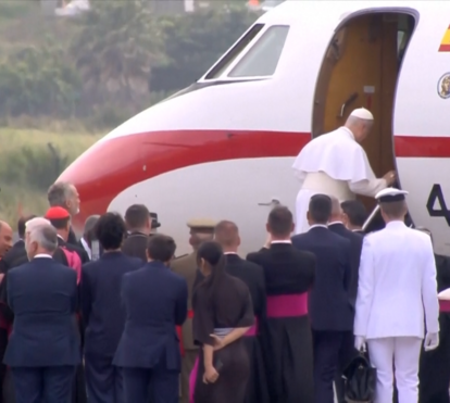 Rei de Espanha empresta avião a Papa Leão XIV após avaria no voo de ...